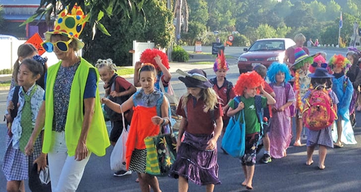 Students mark walking bus week - Local Matters