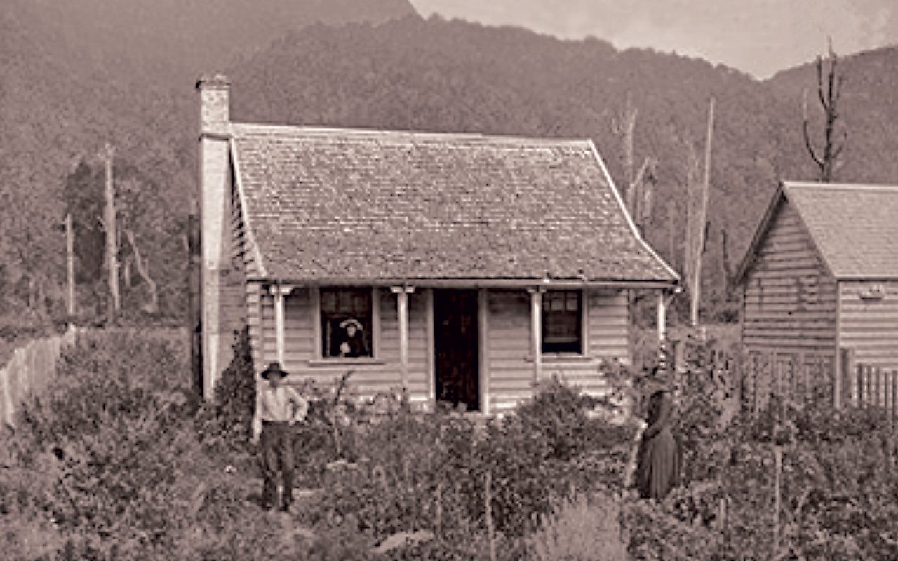 Historical comedy celebrates Albertlanders anniversary - Local Matters